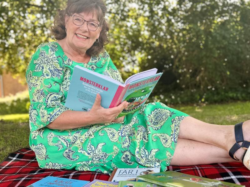 Bess læser højt for børn i Dronningborg | Randers Bibliotek